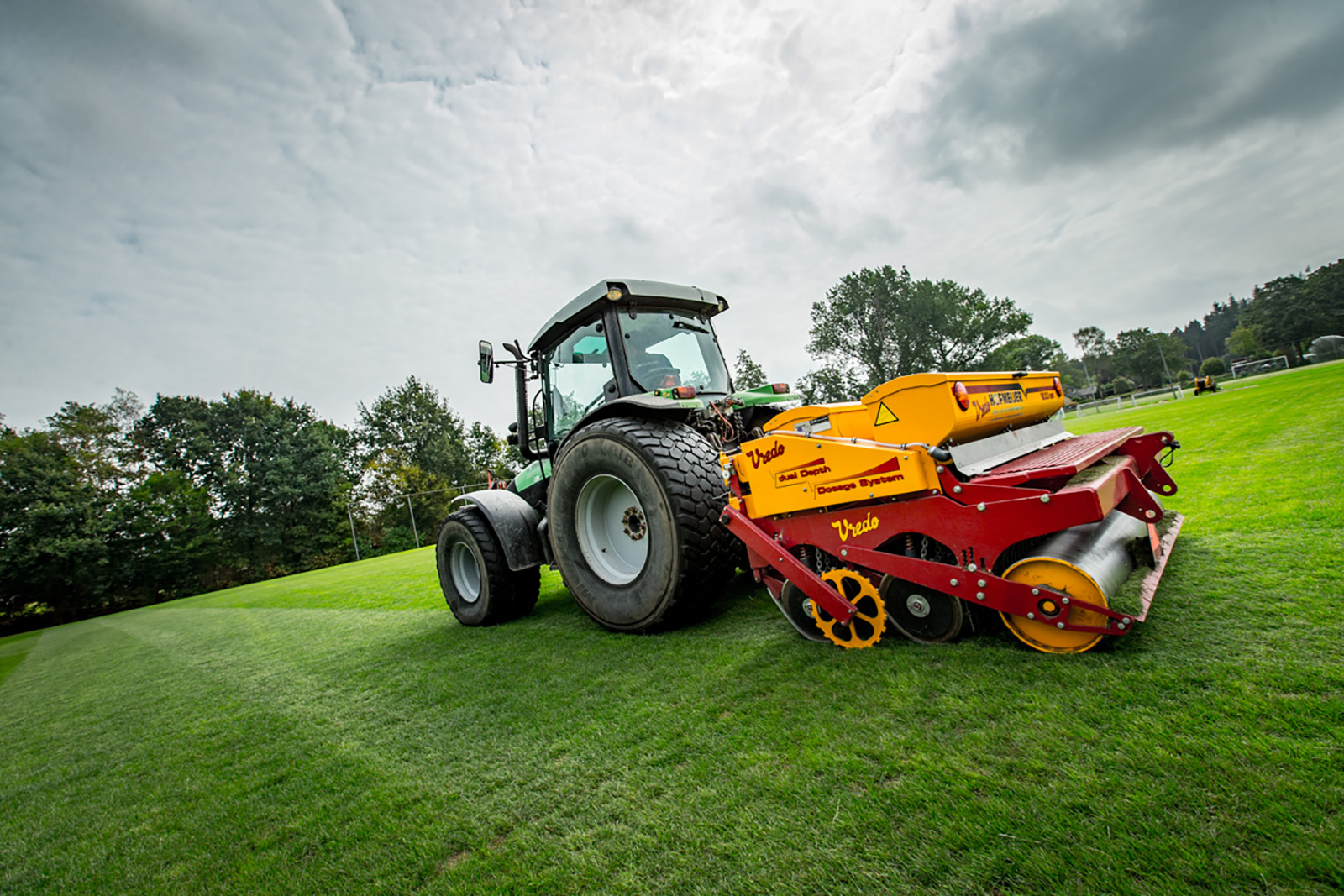 Aanleg van sportvelden: Natuurgras, Hybrideveld of Kunstgrasveld