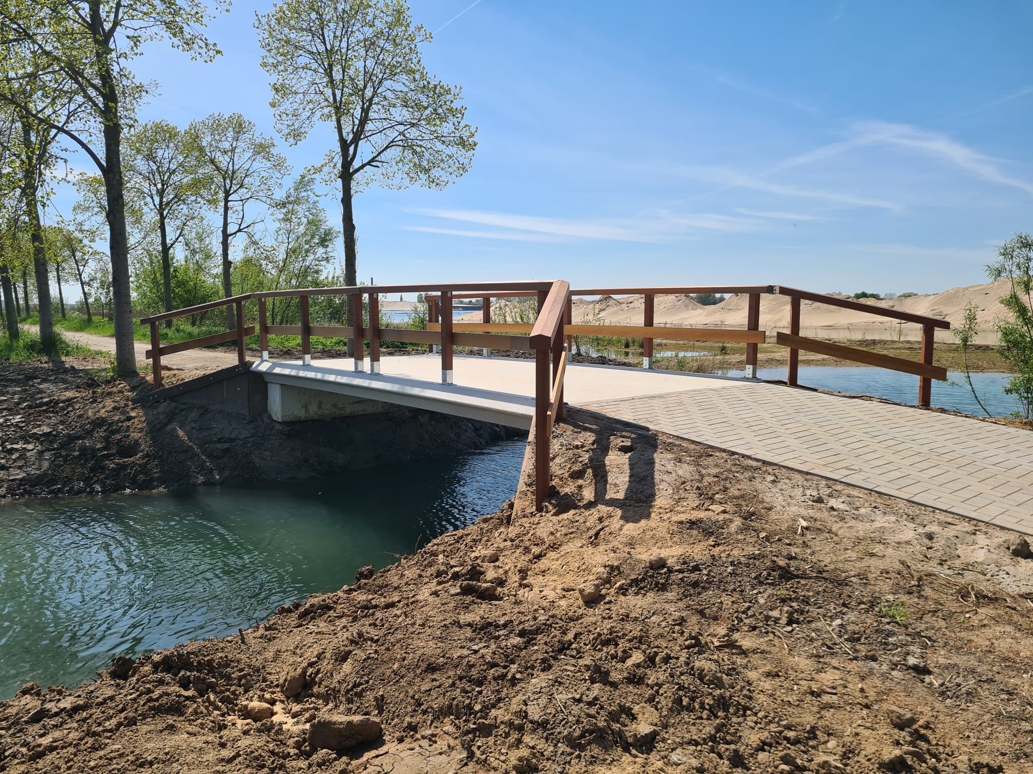 Voltooide Brug op Lingemeer: Een nieuwe verbinding over water ...